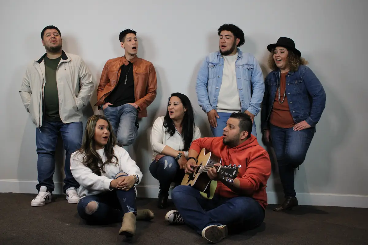 Tony Ell presentó su nuevo sencillo “Te Queremos Ver” junto a Encuentro ...