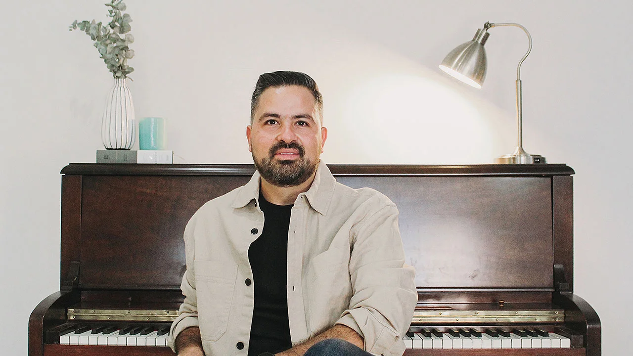 Omar Rodríguez Estrena su Tercer Álbum "Hogar" | ABN.pe