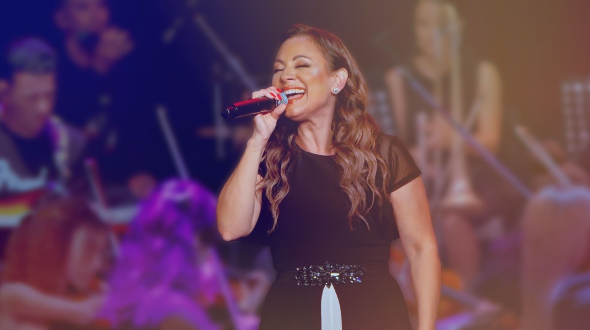 Julissa lanza la versión sinfónica de «Enamorada» previo a su nuevo ...