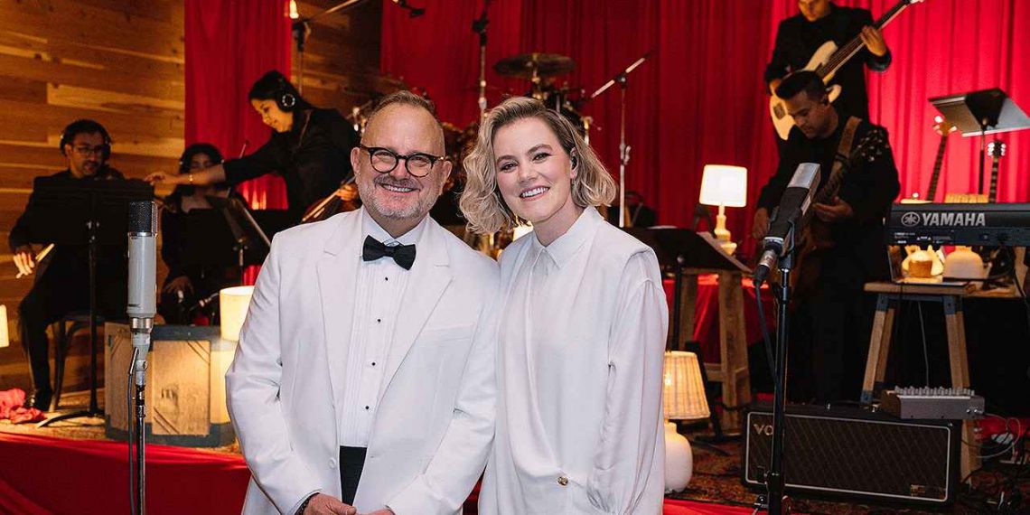 Marcos Witt y TAYA unen sus voces para revivir "Al Estar Aquí" | ABN Radio